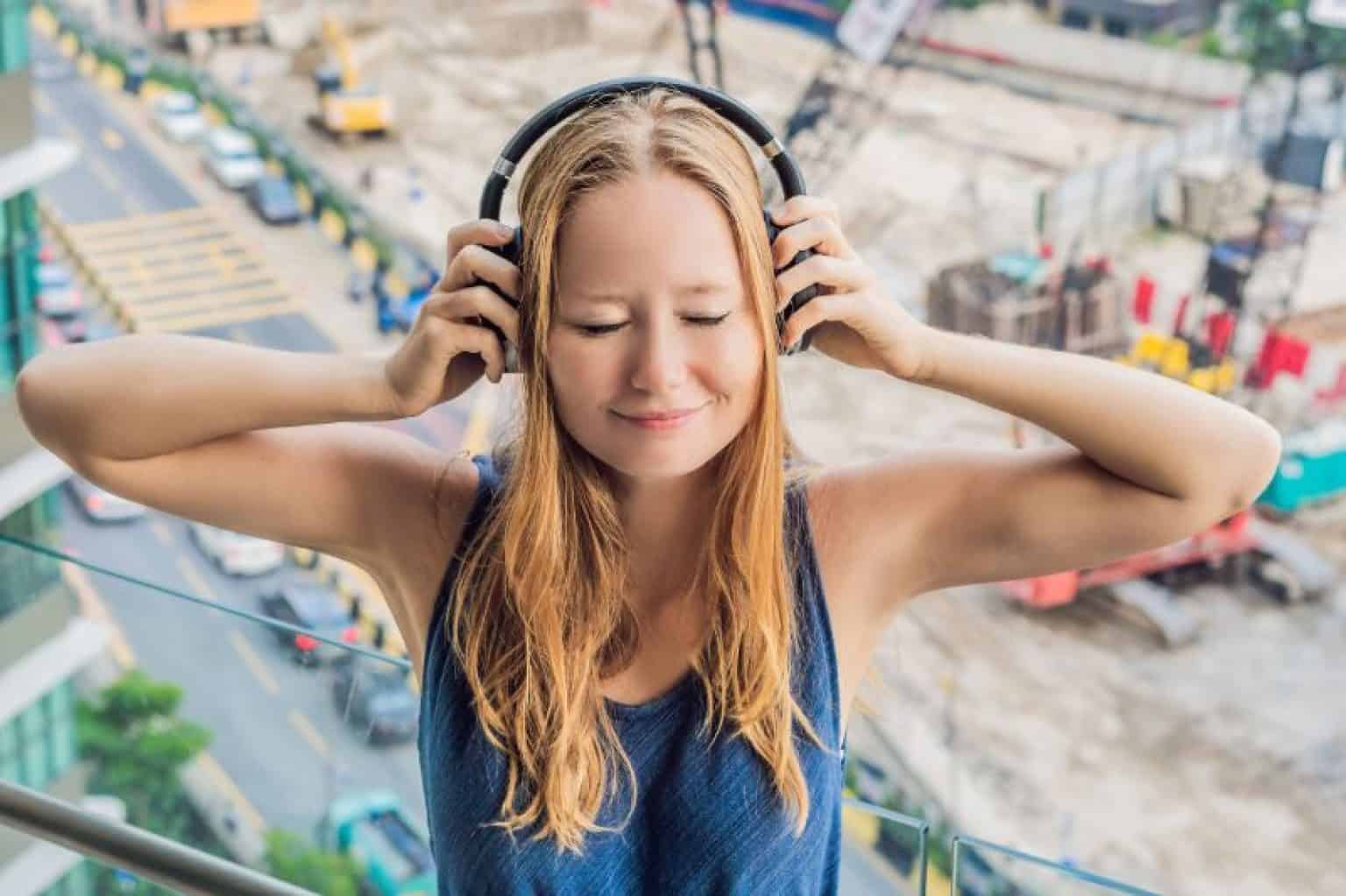 15 Types Of Headphones & What You Need To Know About Each Of Them